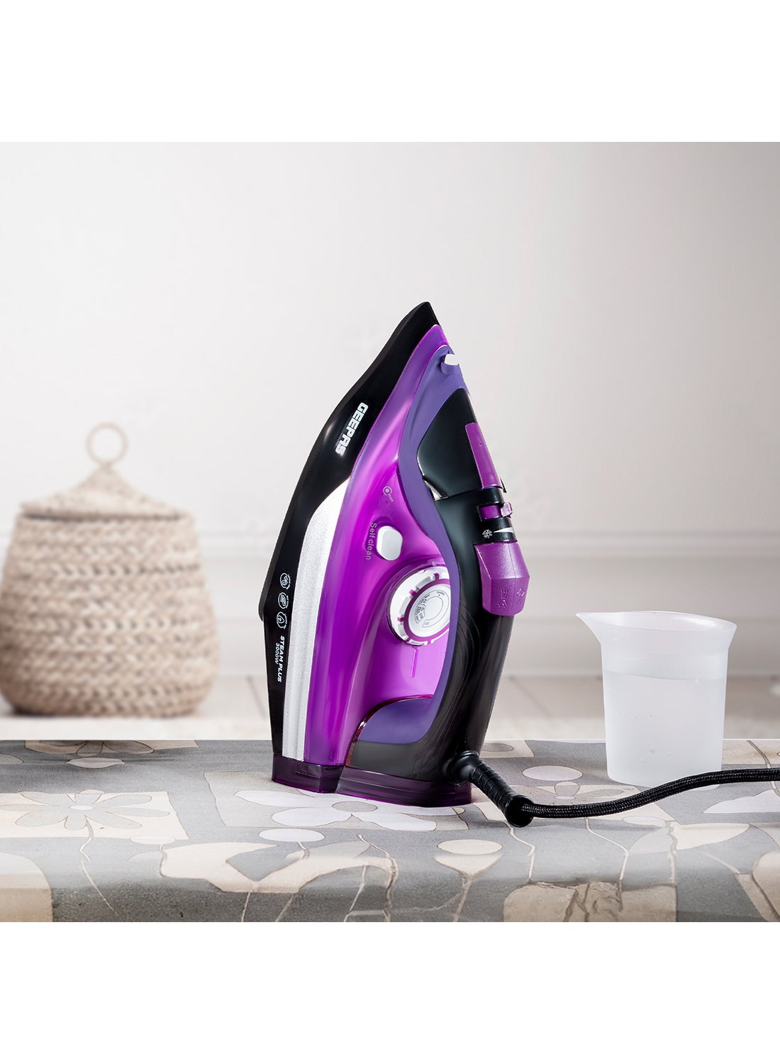 GEEPAS Ceramic Steam Iron, Temperature Control, Ceramic Sole Plate, Wet ...