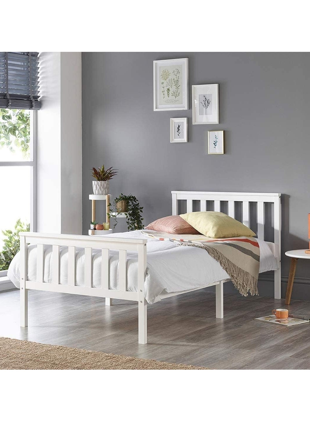 NZONE STORE Classic wooden bed with an elegant frame in white practical ...