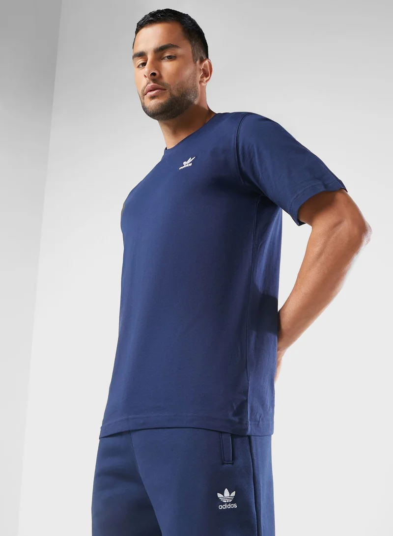 اشتري اديداس اوريجينالز تيشيرت أساسي في السعودية